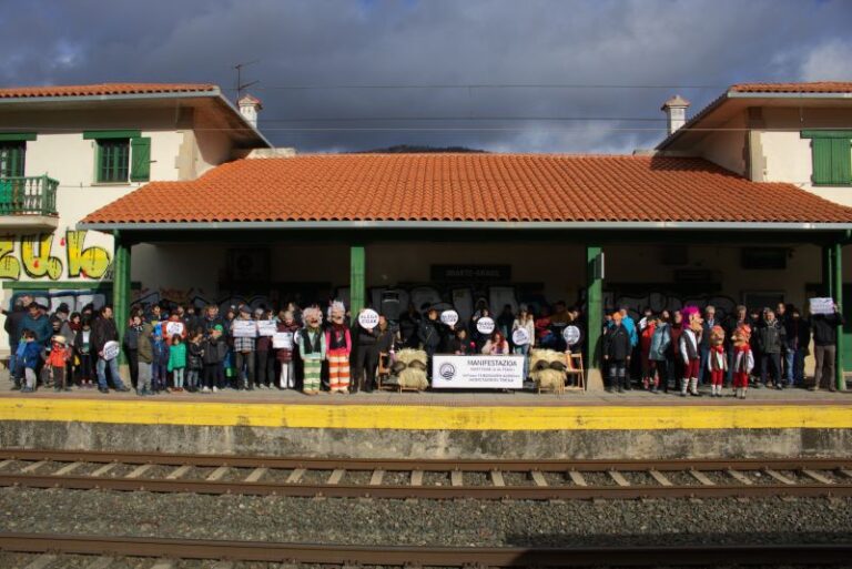 AHTren aurka eta tren sozialaren aldeko manifestazioa eginen dute ...